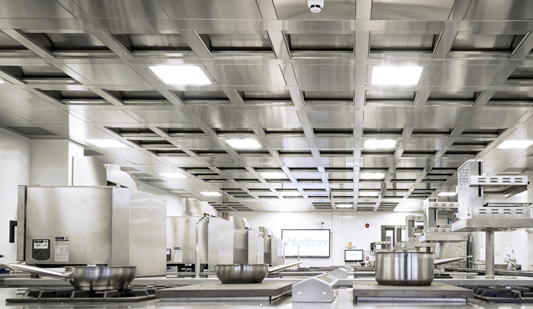 CCL cassette ventilated ceiling with flat design - CE | Halton products